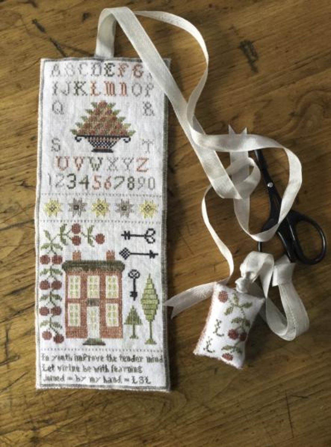 CHERRY HOUSE HUSWIFE * Chessie & Me * Counted Cross Stitch Pattern-b - Etsy
