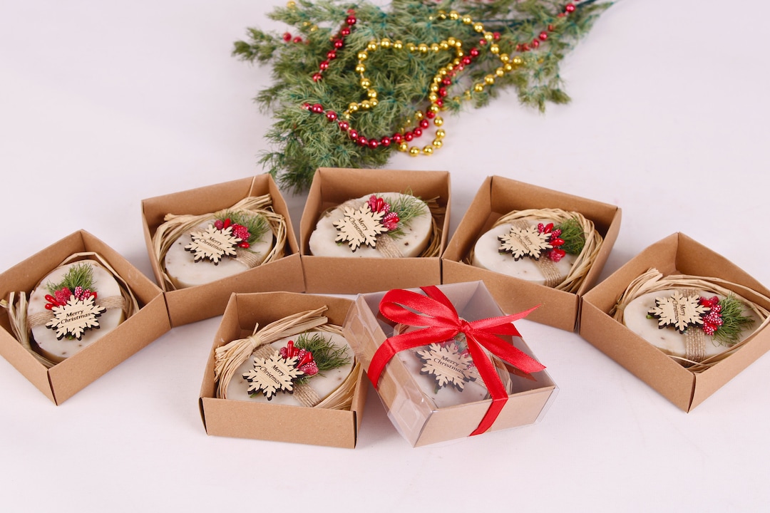 Christmas Scented Soap Bulk Favours, Personalised Happy Holiday Favour ...