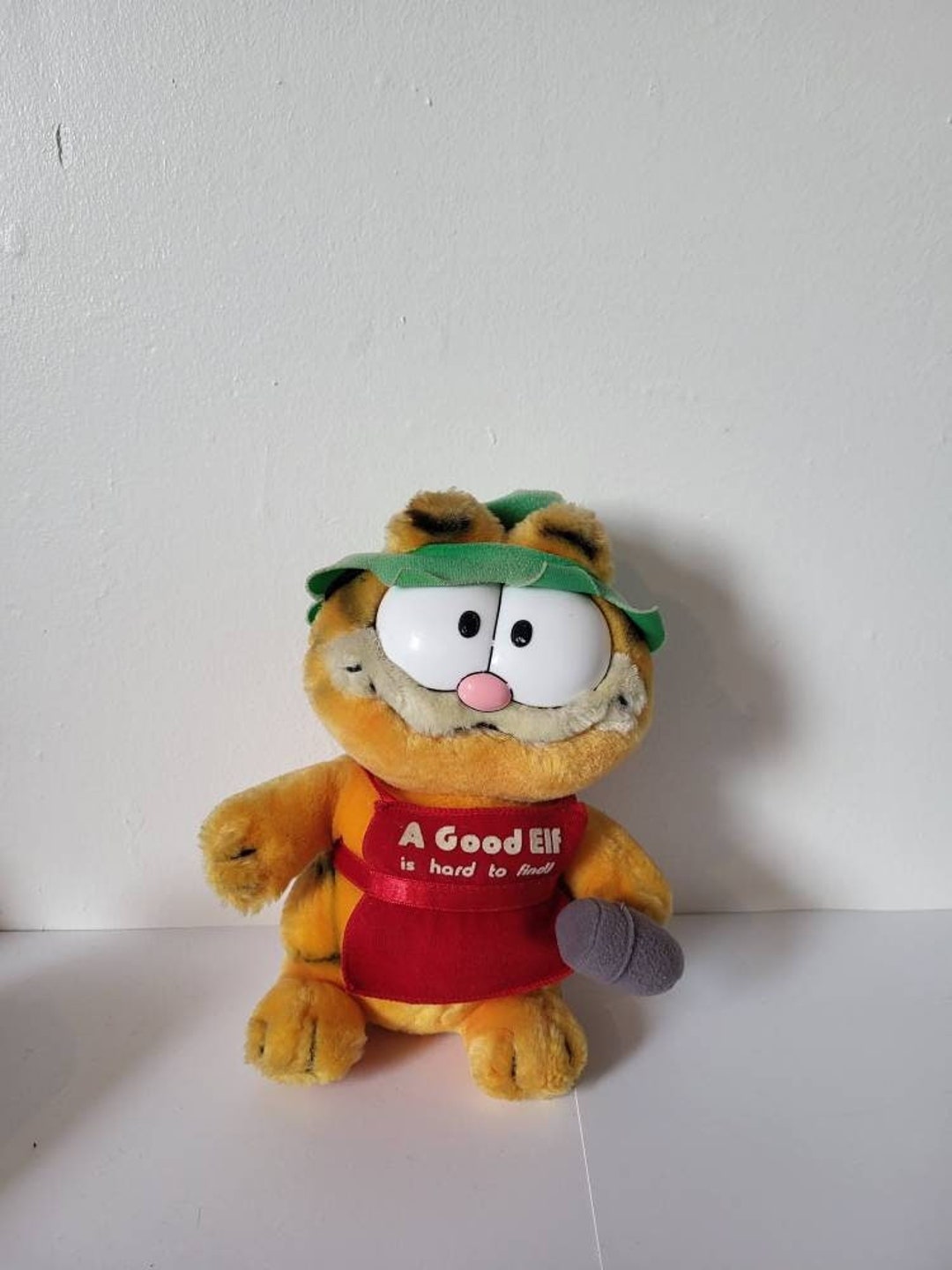 REDUCED Vintage 1981 Dakin Garfield A Good Elf Plush - Etsy