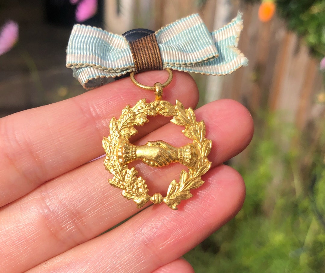 Antique Hand of Friendship Gold Metal Pendant - Etsy