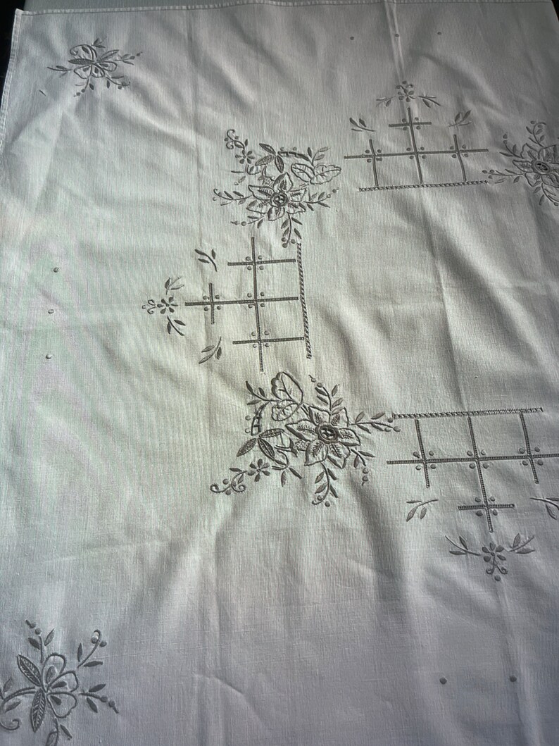 Hand-embroidered Fine Cloth From Sweden White Base and Beige Embroidery ...