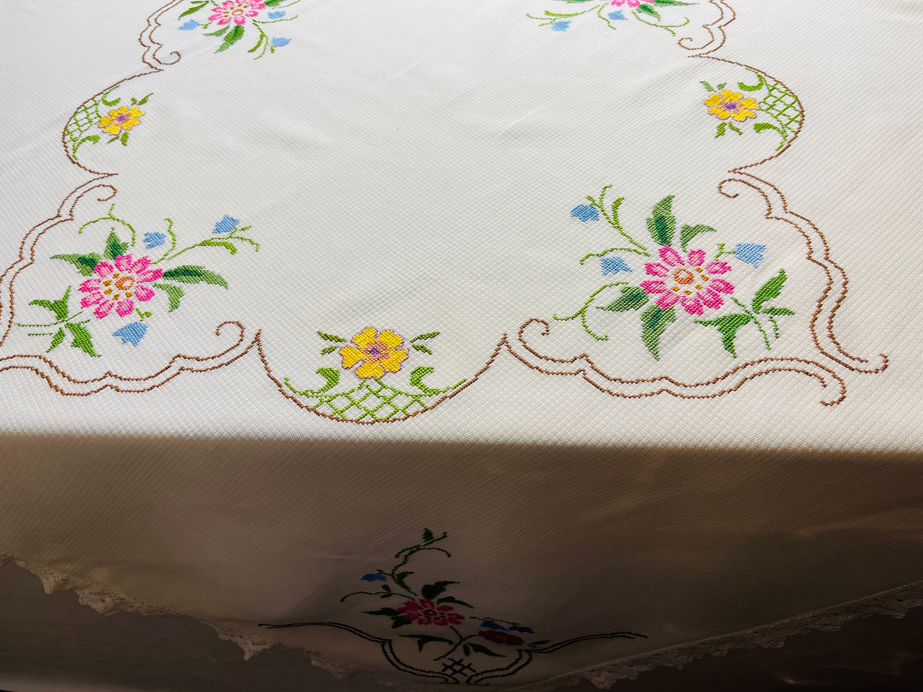 Very Beautiful Hand-embroidered Tablecloth With Hand-crocheted - Etsy