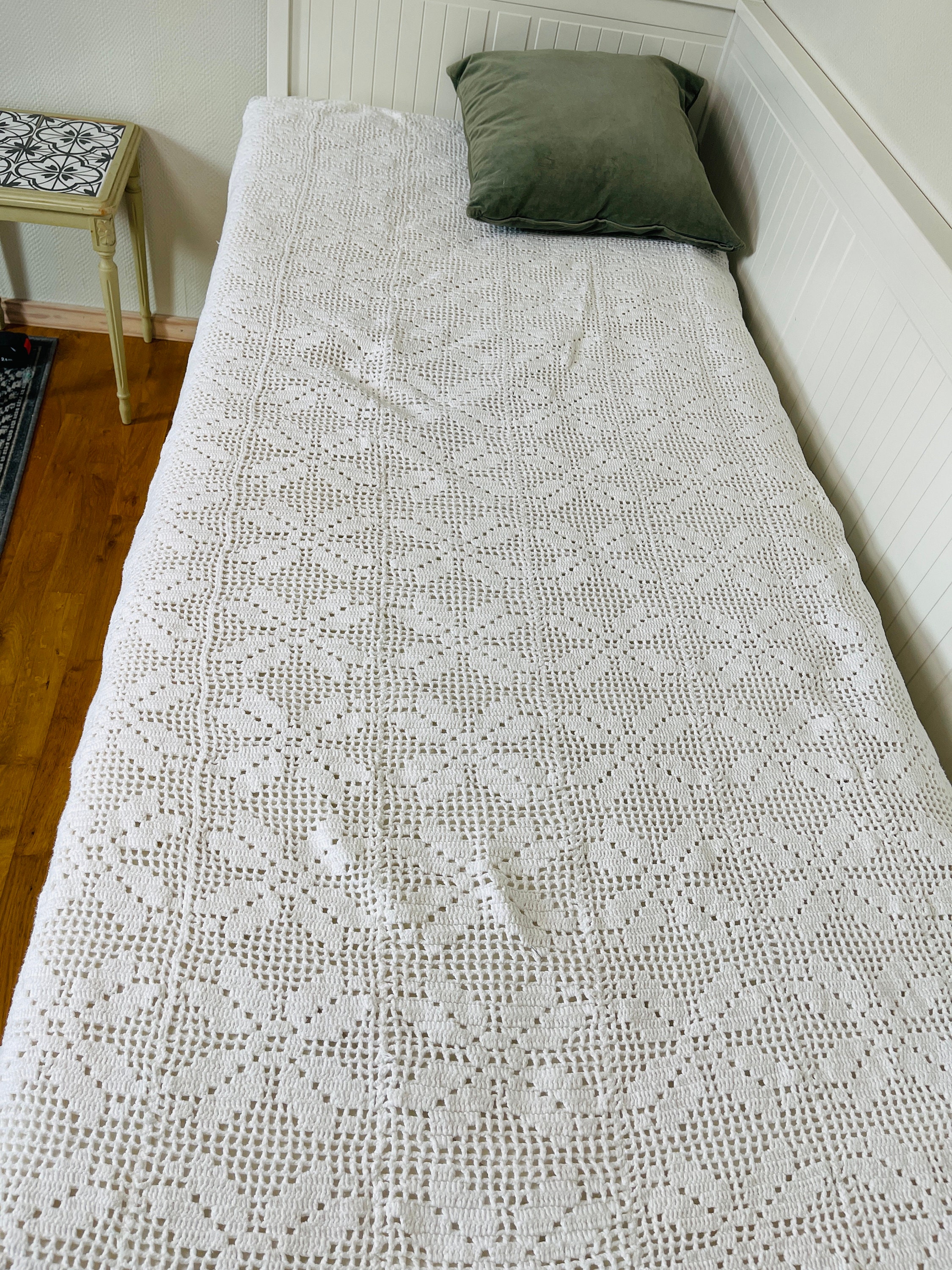 Beautiful Swedish Hand Crocheted Bedspread or Blanket for a Single Bed ...