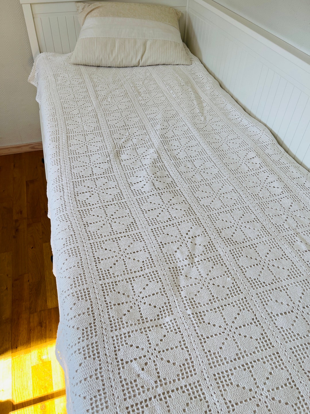 Beautiful White Hand Crocheted Bedspread or Blanket for a Single Bed - Etsy
