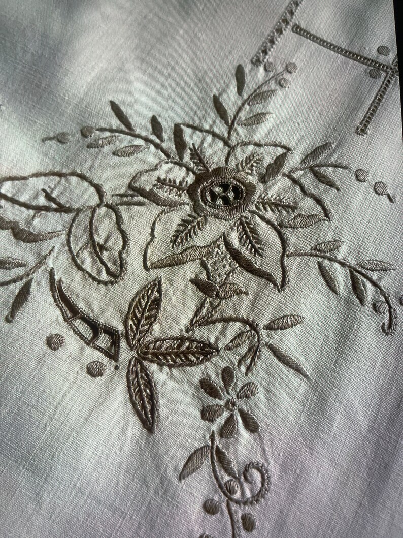 Hand-embroidered Fine Cloth From Sweden White Base and Beige Embroidery ...