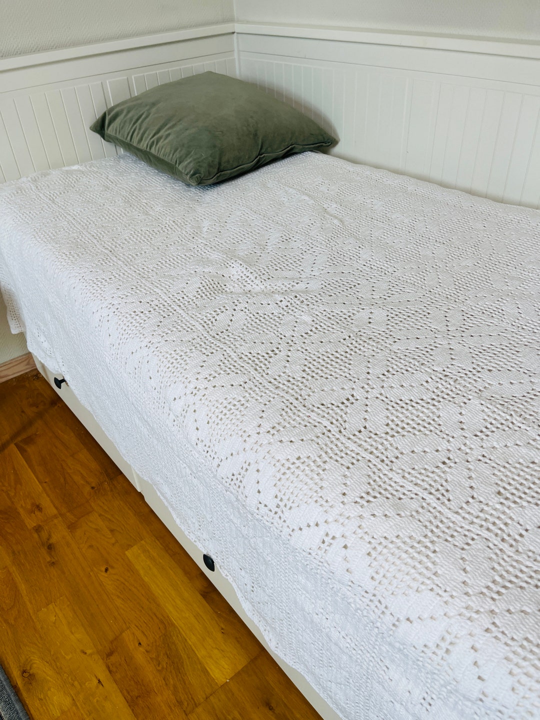Beautiful Swedish Hand Crocheted Bedspread or Blanket for a Single Bed ...