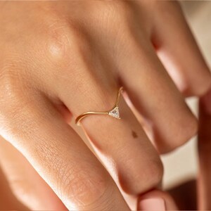 14k Curve With Trillian Diamond Ring / Curve Ring With Diamond - Etsy