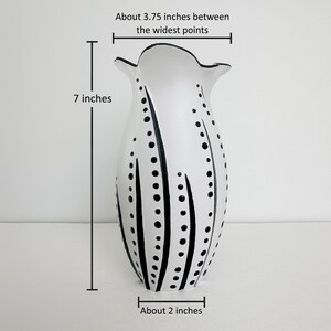 Hand Painted Polka Dot Vase, 3D Printed Ruffle Rim Decor, for Dry Flowers - Etsy