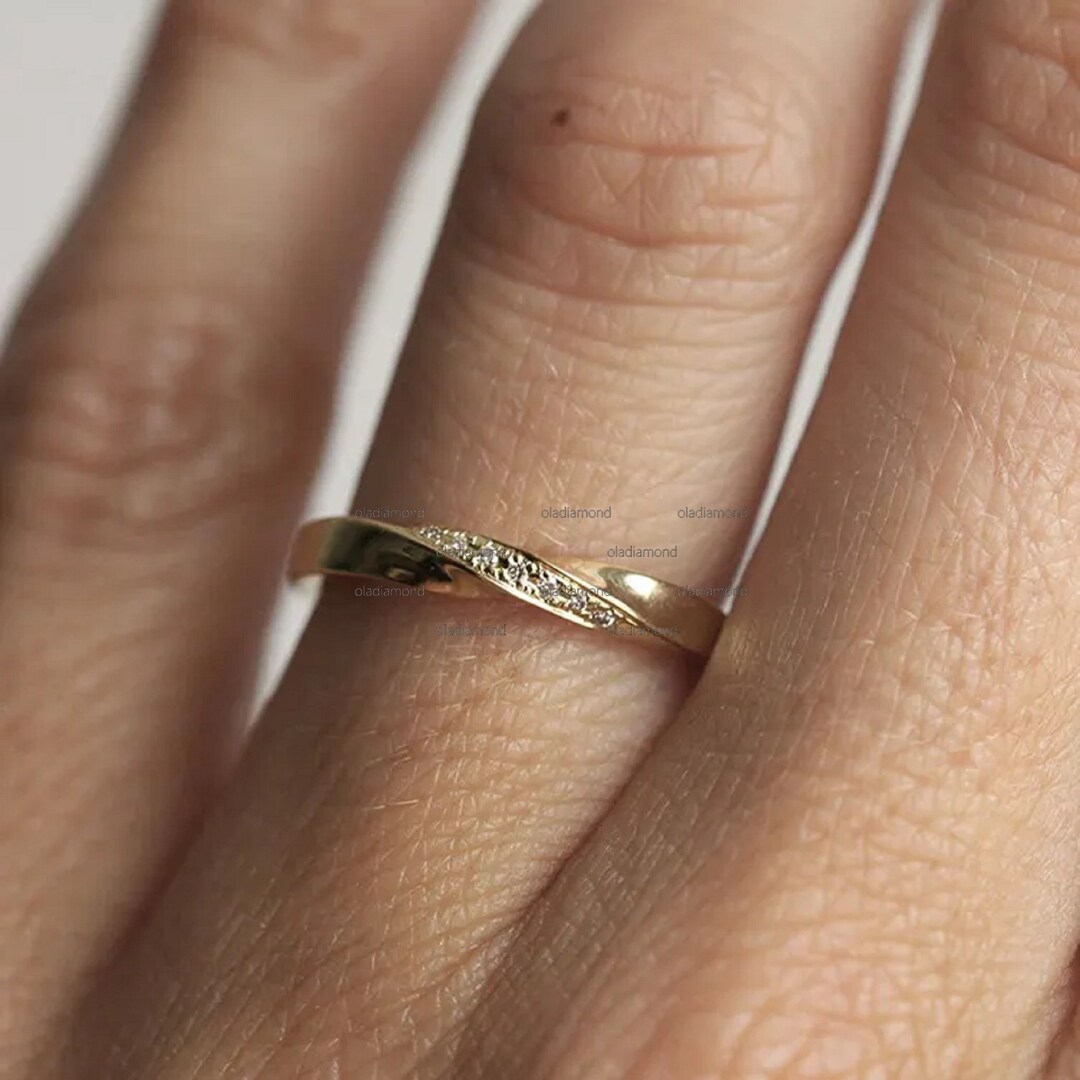 14K Gold Mobius Ring, Twist Wedding Ring With Elegant Mossanite Diamond ...