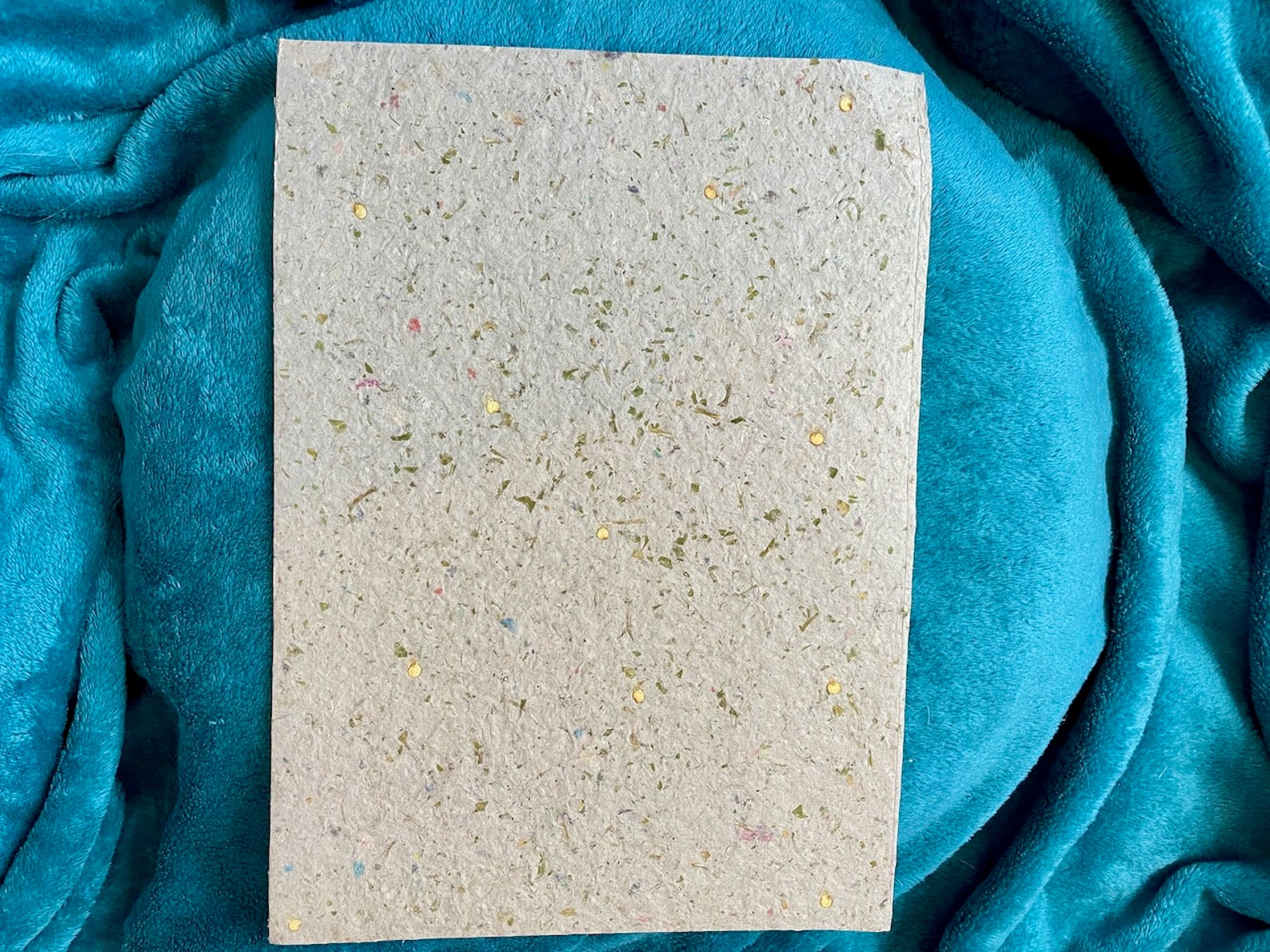 Handmade Recycled Plantable A4 Papers (natural Leafs, Flower Battles ...