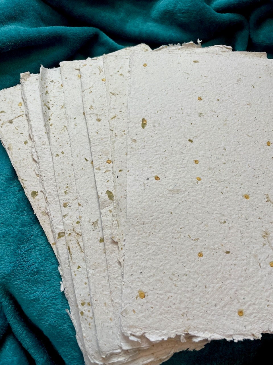 Handmade Recycled Plantable A4 Papers (natural Leafs, Flower Battles ...