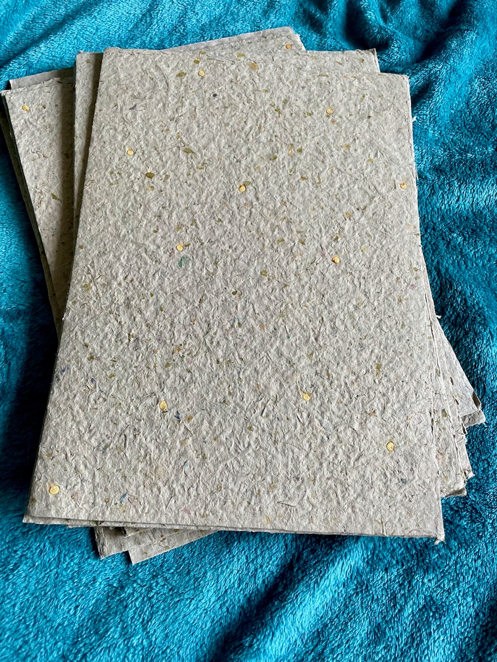 Handmade Recycled Plantable A4 Papers (natural Leafs, Flower Battles ...