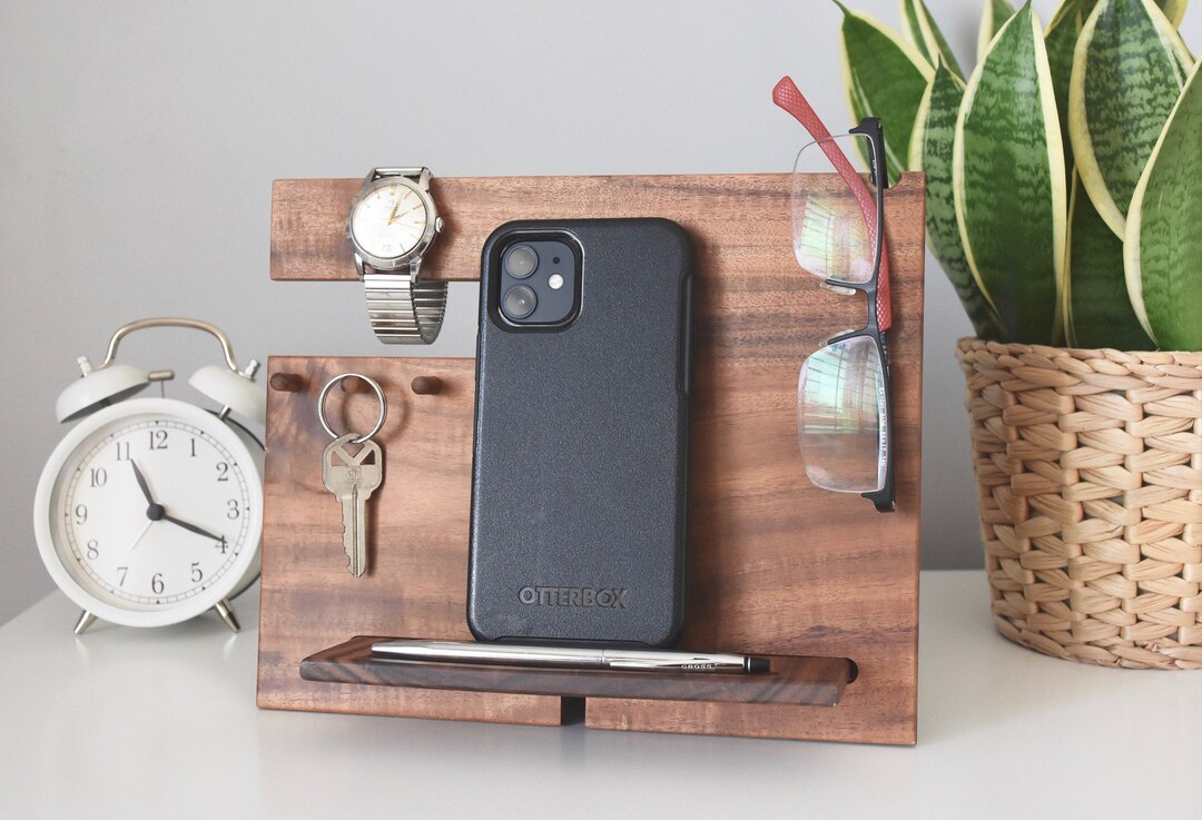 Men's Wooden Phone Docking Station: Made From Beautiful Acacia Wood ...