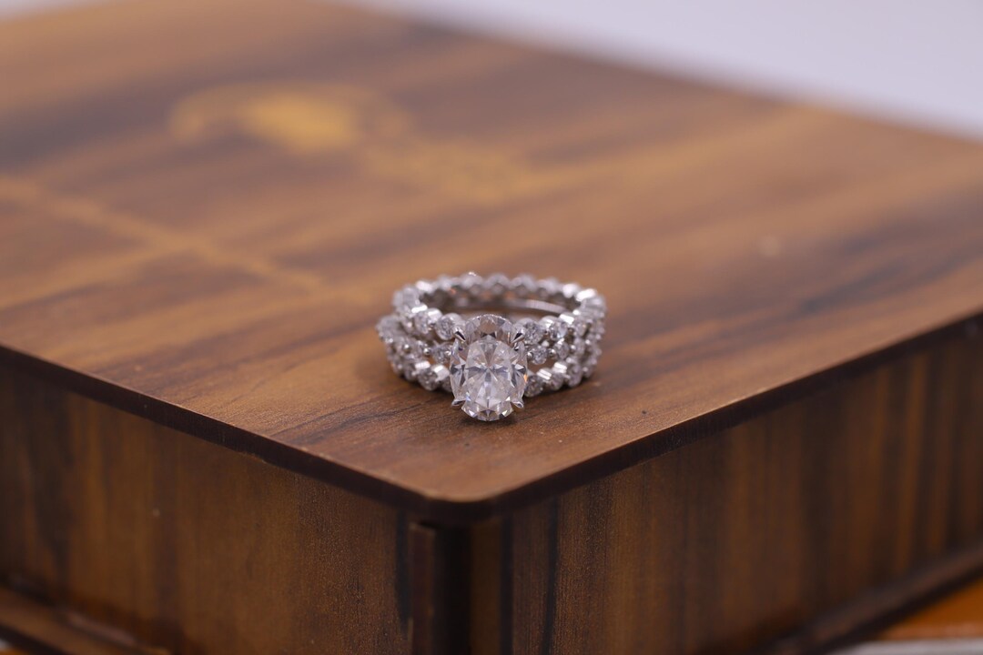 Oval Cut Trio With Round Bubble Band Wedding Set Solid Gold Moissanite ...