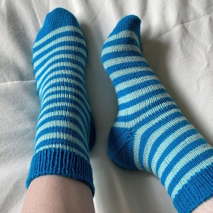 Easy Striped Socks Pattern // Sock Knitting Pattern // Easy Knitting ...