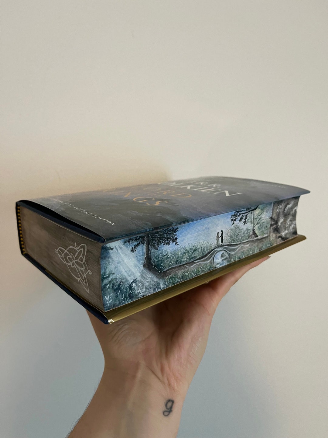 The Lord of the Rings Fore-edge Painting Arwen and Aragorn Fore-edge ...