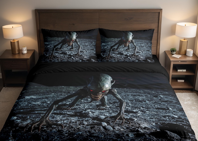 Evil Scrary Alien in Space Planet Art Duvet Cover & Pillowcase Bed Set ...
