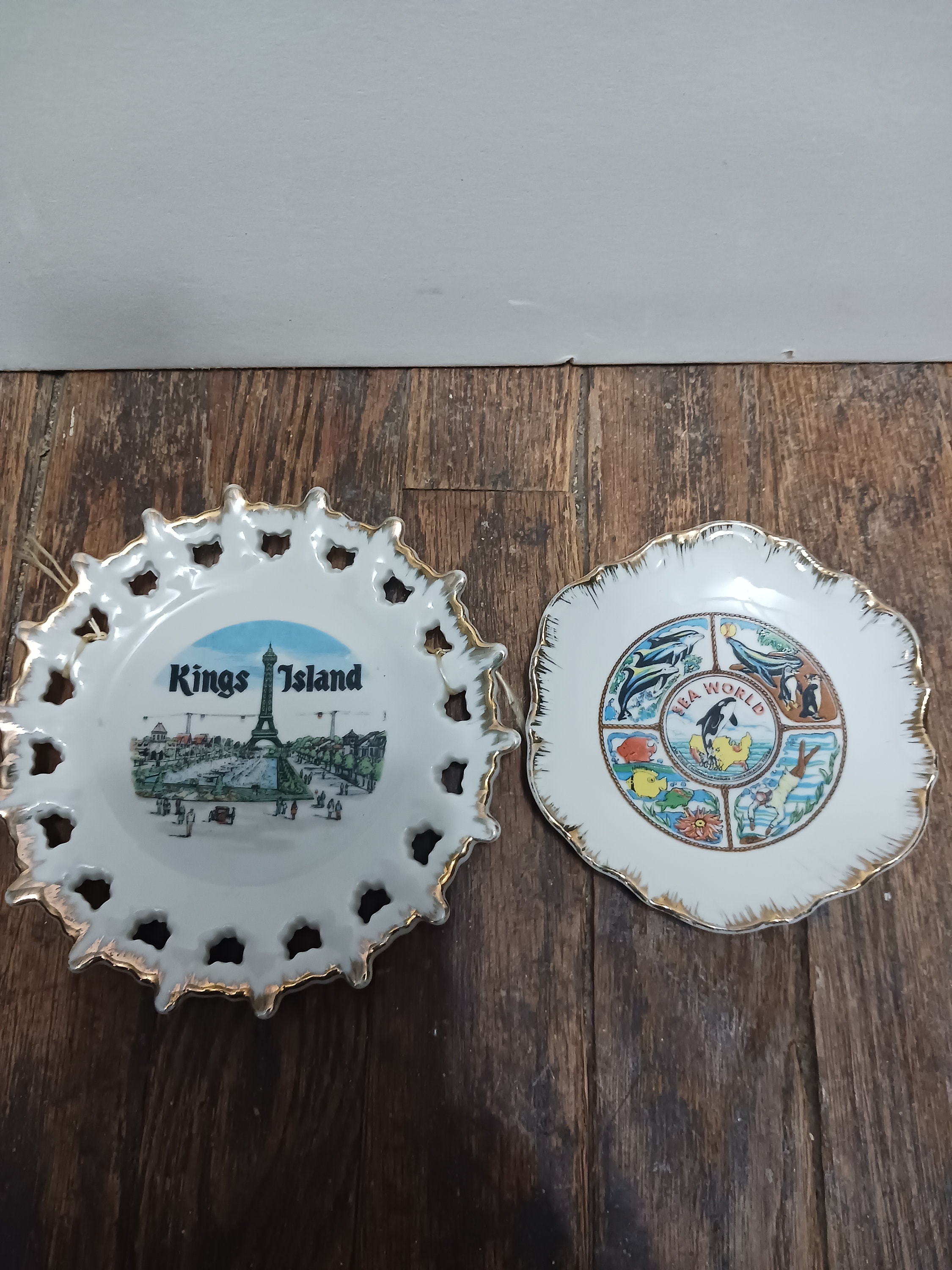 Vintage 1973 Souvenir Sea World Miniature Plate and Kings Island Plate ...