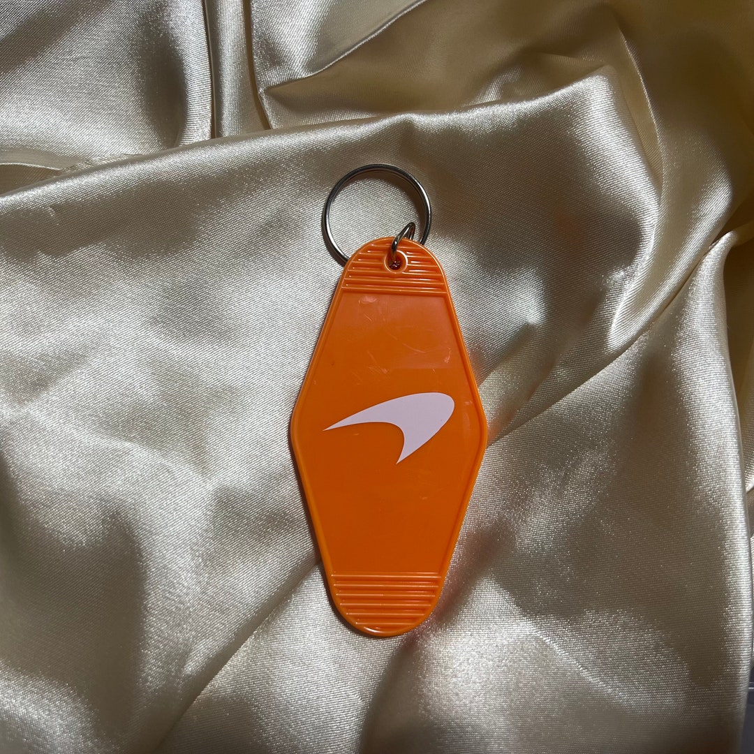 MCLAREN F1 Logo Retro Motel Keychain, Keyring, Car Accessory, Cute Bag ...
