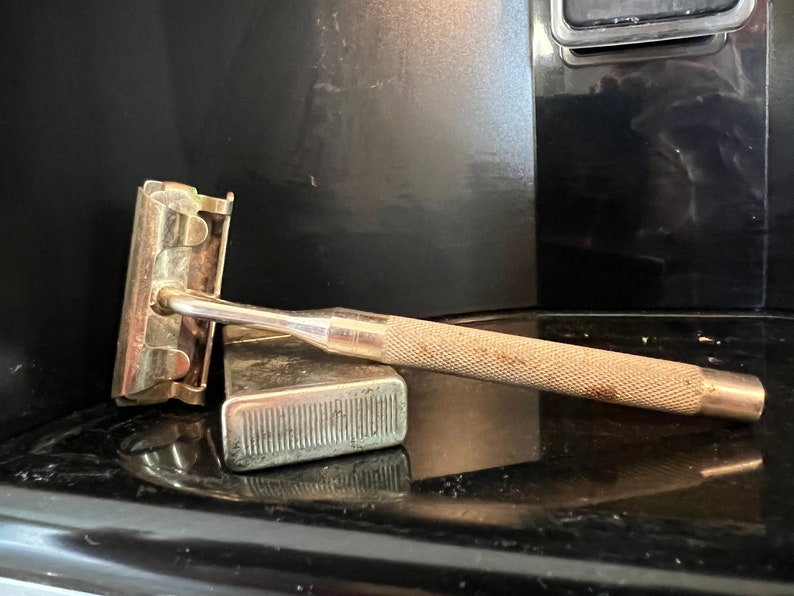 Vintage Gillette Razor With 3 Blades and Metal Blade Holder - Etsy