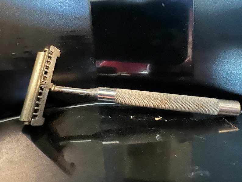 Vintage Gillette Razor With 3 Blades and Metal Blade Holder - Etsy
