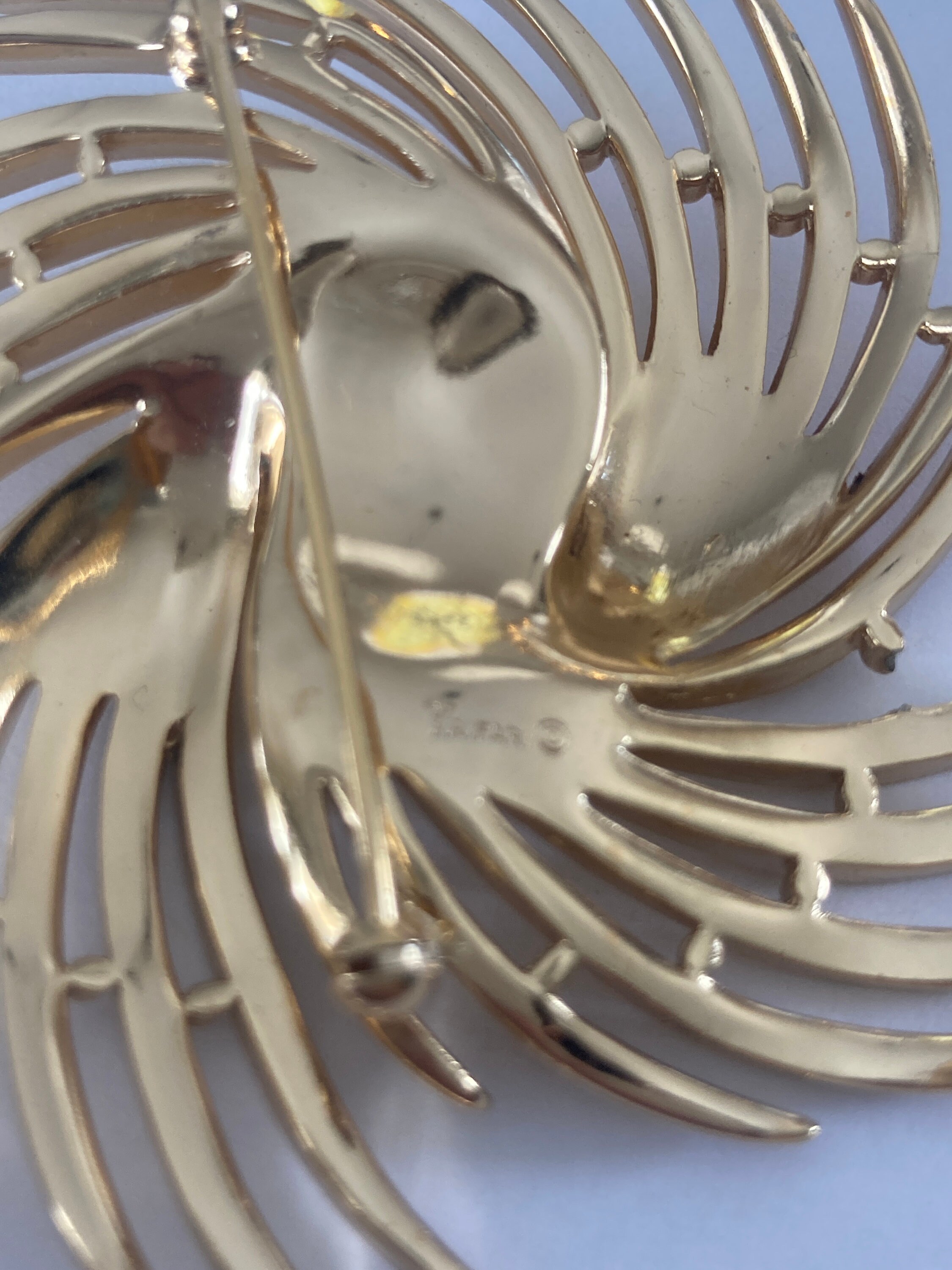 MCM Crown Gold Pinwheel Trifari Brooch Swirling Galaxy 1960's Large Pin ...