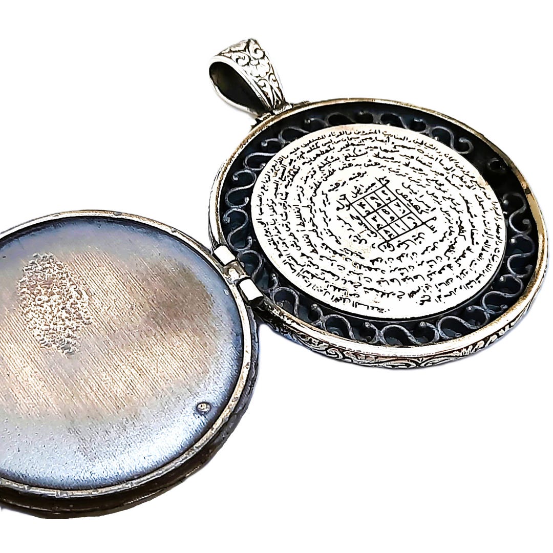 Three Sealed Charm Islamic Medallion Necklace - Etsy