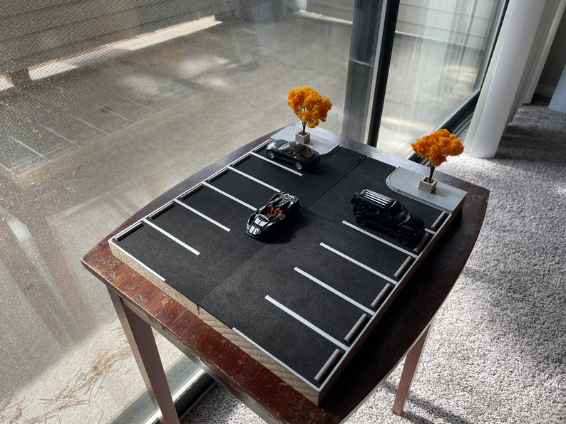 1/64 Parking Lot Desk Diorama - Etsy