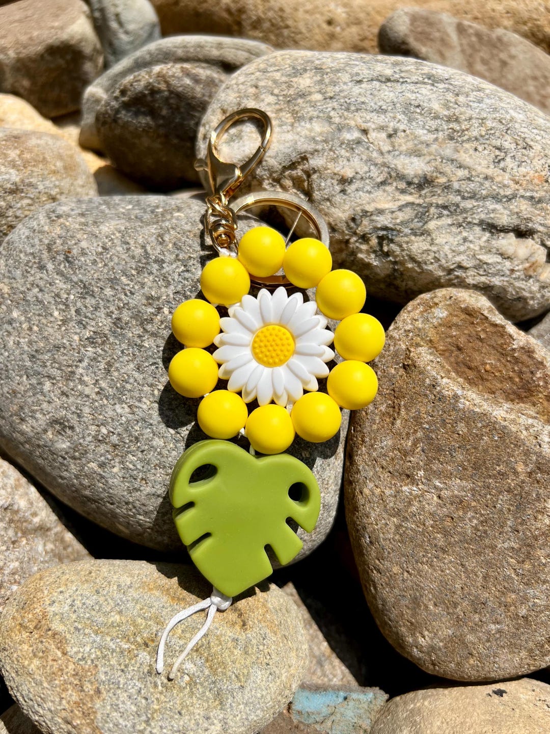 Large Daisy Flower Keychain With Monstera Leaf - Etsy