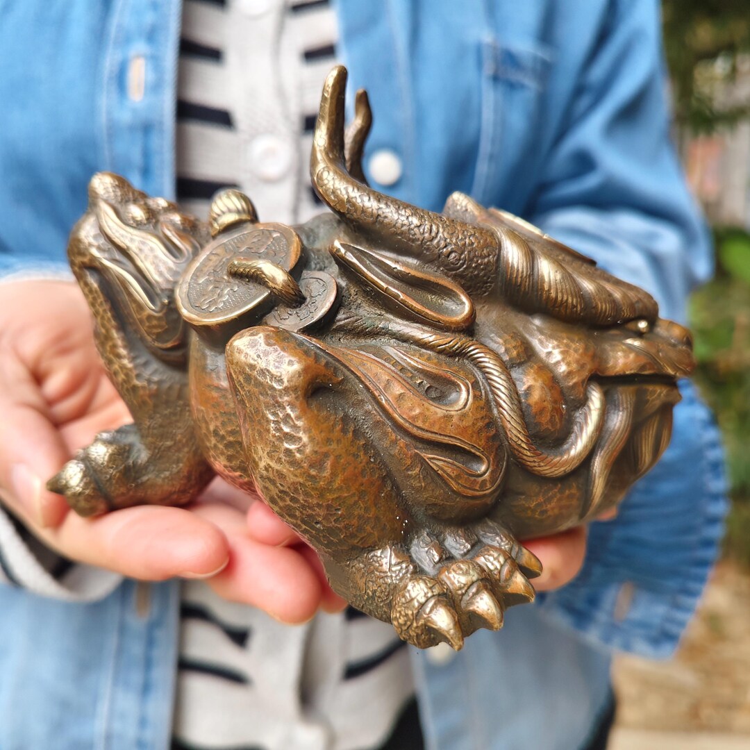 Feng Shui Three - Legged Wealth Toad Symbol of Money Luck Fortune ...