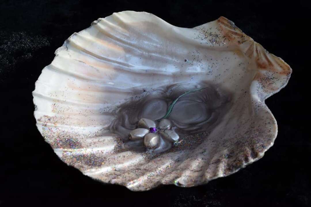 Hand Painted Saint Jacques Shell Jewelry Dish, Lily Beads Resin Shell ...