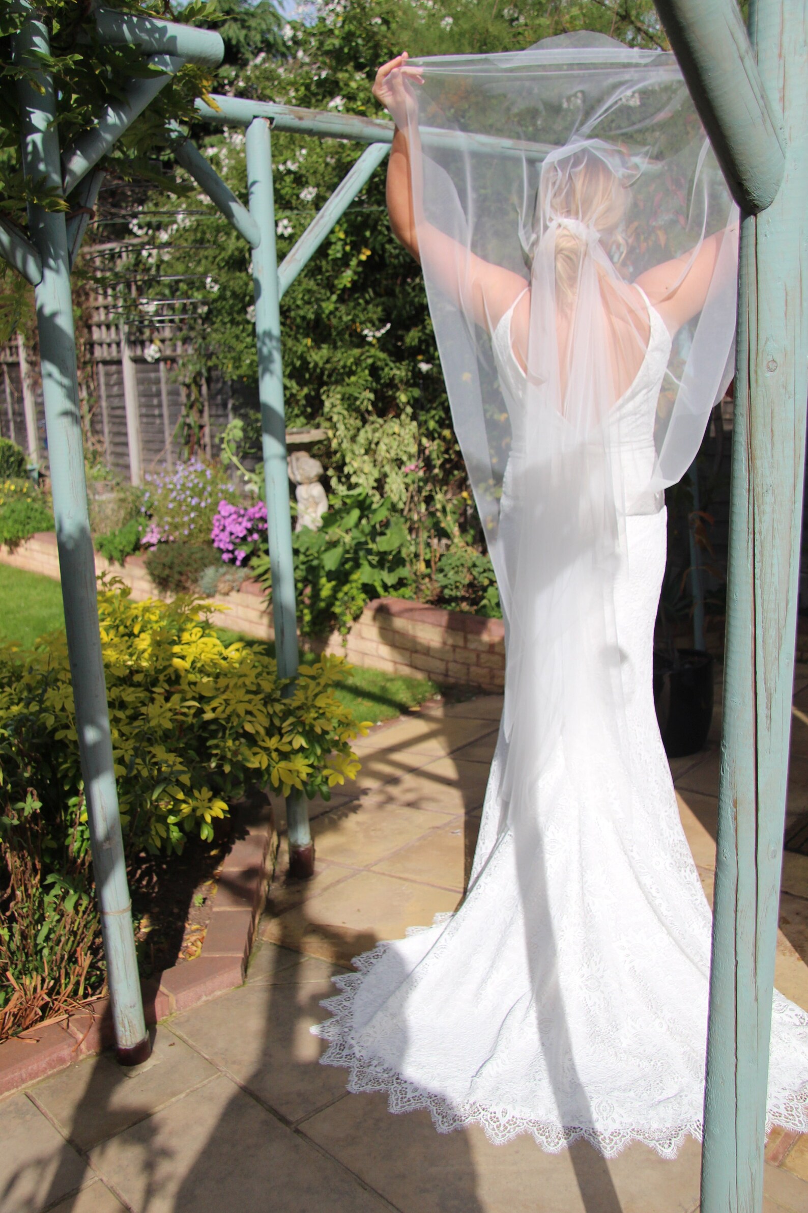 Soft Drape Scalloped Cut Edge Veil, 2 Tier off White Veil With Face ...