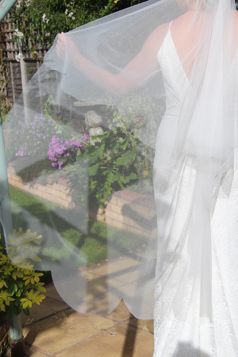 Soft Drape Scalloped Cut Edge Veil, 2 Tier off White Veil With Face ...
