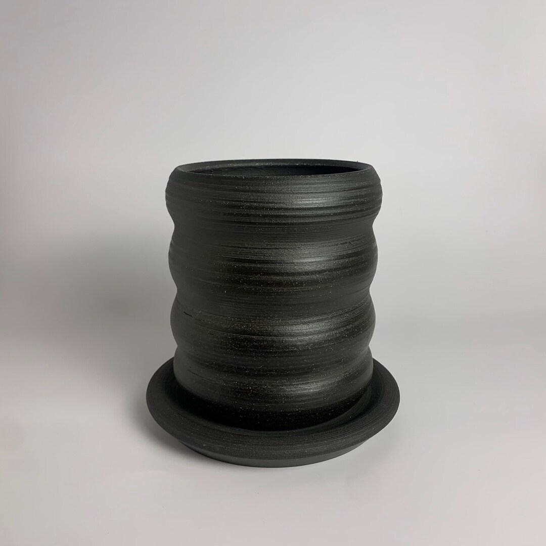 Raw Black Clay Planters - Etsy