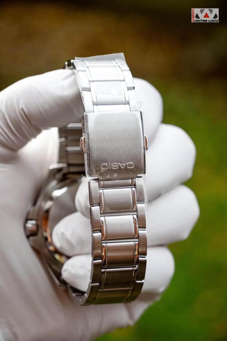 Custom Casio MDV-106/107 'duro Deapsea2' Watch Mod: Hand Painted Dial ...