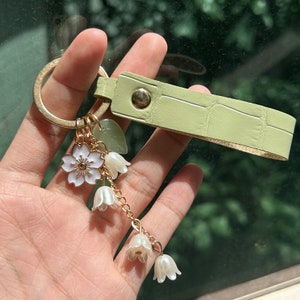 Daisy Keychain Accessories,tulip Car Key Ring Charm,bag Pendant - Etsy
