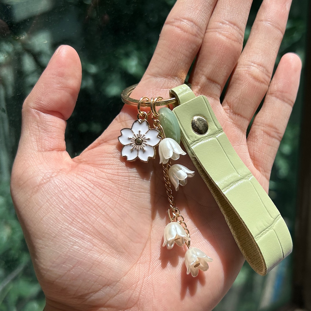 Daisy Keychain Accessories,tulip Car Key Ring Charm,bag Pendant - Etsy