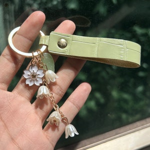 Daisy Keychain Accessories,tulip Car Key Ring Charm,bag Pendant - Etsy