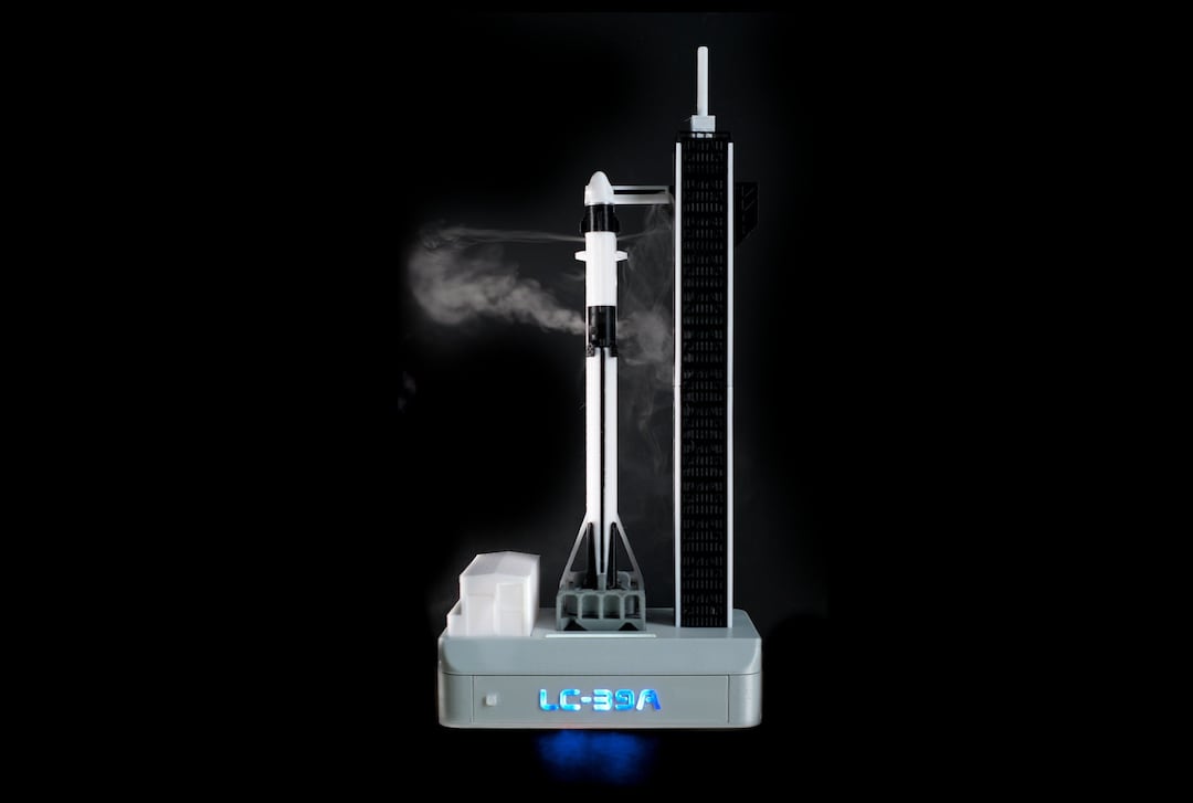 3D Printed Venting Falcon 9 Rocket With Crew Dragon - A Desktop Model ...