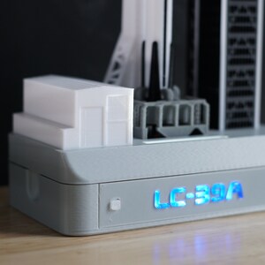 3D Printed Venting Falcon 9 Rocket With Crew Dragon - A Desktop Model ...