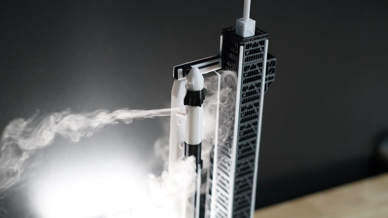 3D Printed Venting Falcon 9 Rocket With Crew Dragon - A Desktop Model ...