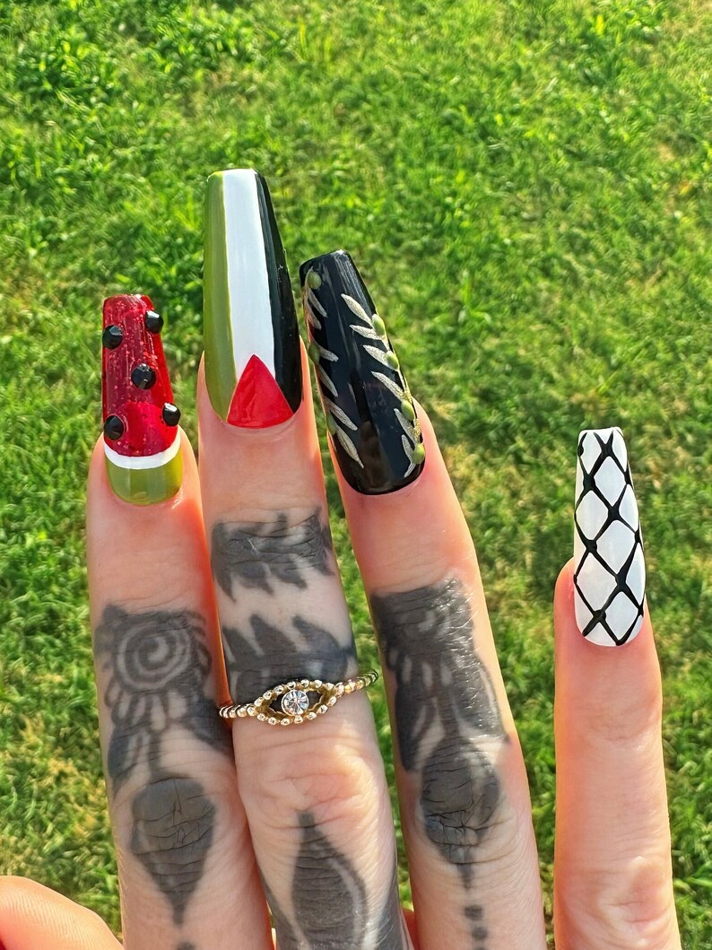 Palestine-inspired Handpainted Nails Keffiyah, Flag, Olive Branch ...