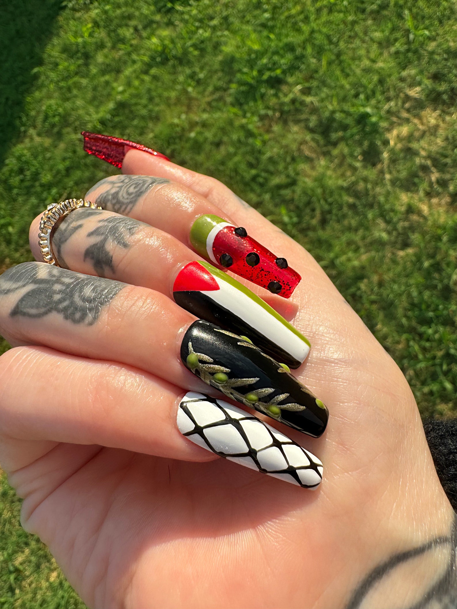 Palestine-inspired Handpainted Nails Keffiyah, Flag, Olive Branch ...