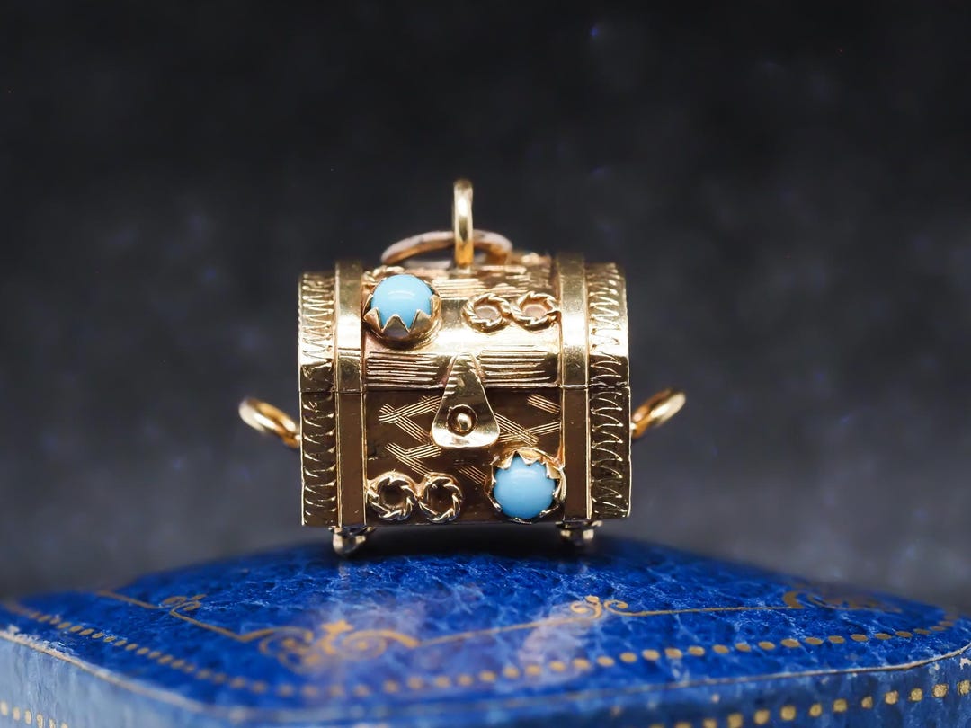 Vintage 18k Yellow Gold Treasure Chest With Pearl Inside Charm - Vhk ...