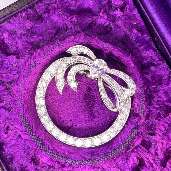 Platinum 1940s GIA Pear Shape & Round Diamond Ribbon … - Gem