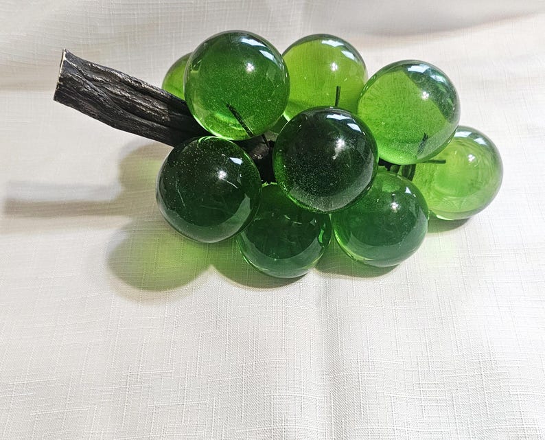 HUGE Vintage MCM Emerald Green Lucite Grape Bundle on Wood! 2" Grapes ...