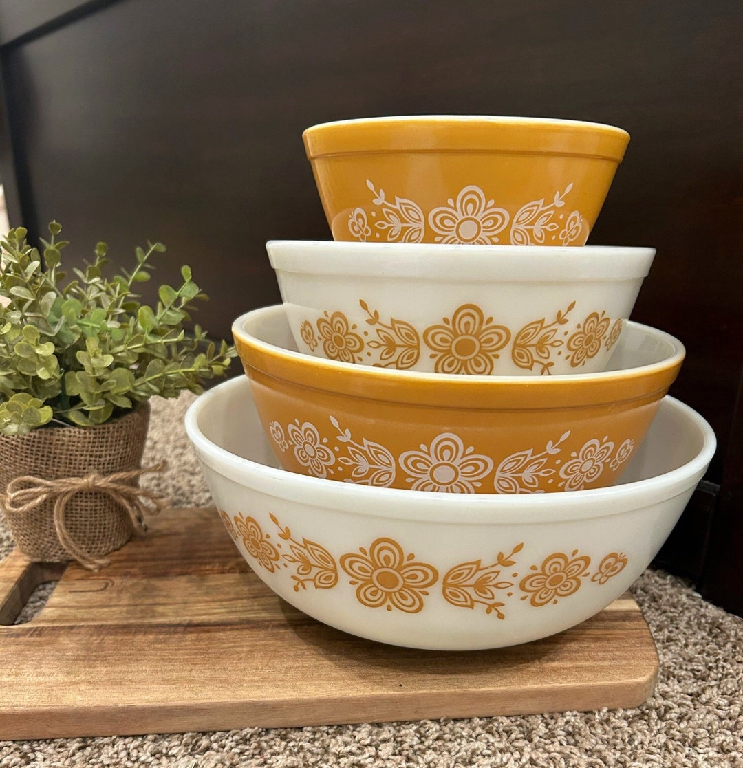 Vintage Pyrex Butterfly Gold Mixing Bowls Set of 4 Nesting - Etsy