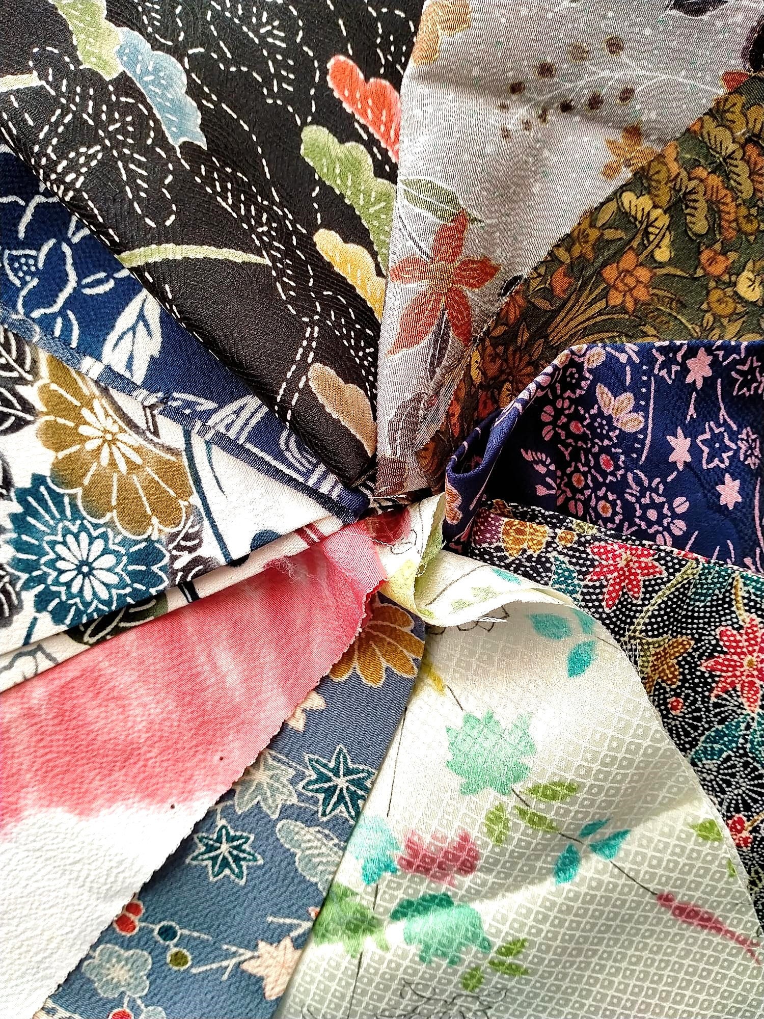 Japanese Kimono Fabric Remnant Bundle , Quilt Fabric Scraps Lot, Floral ...