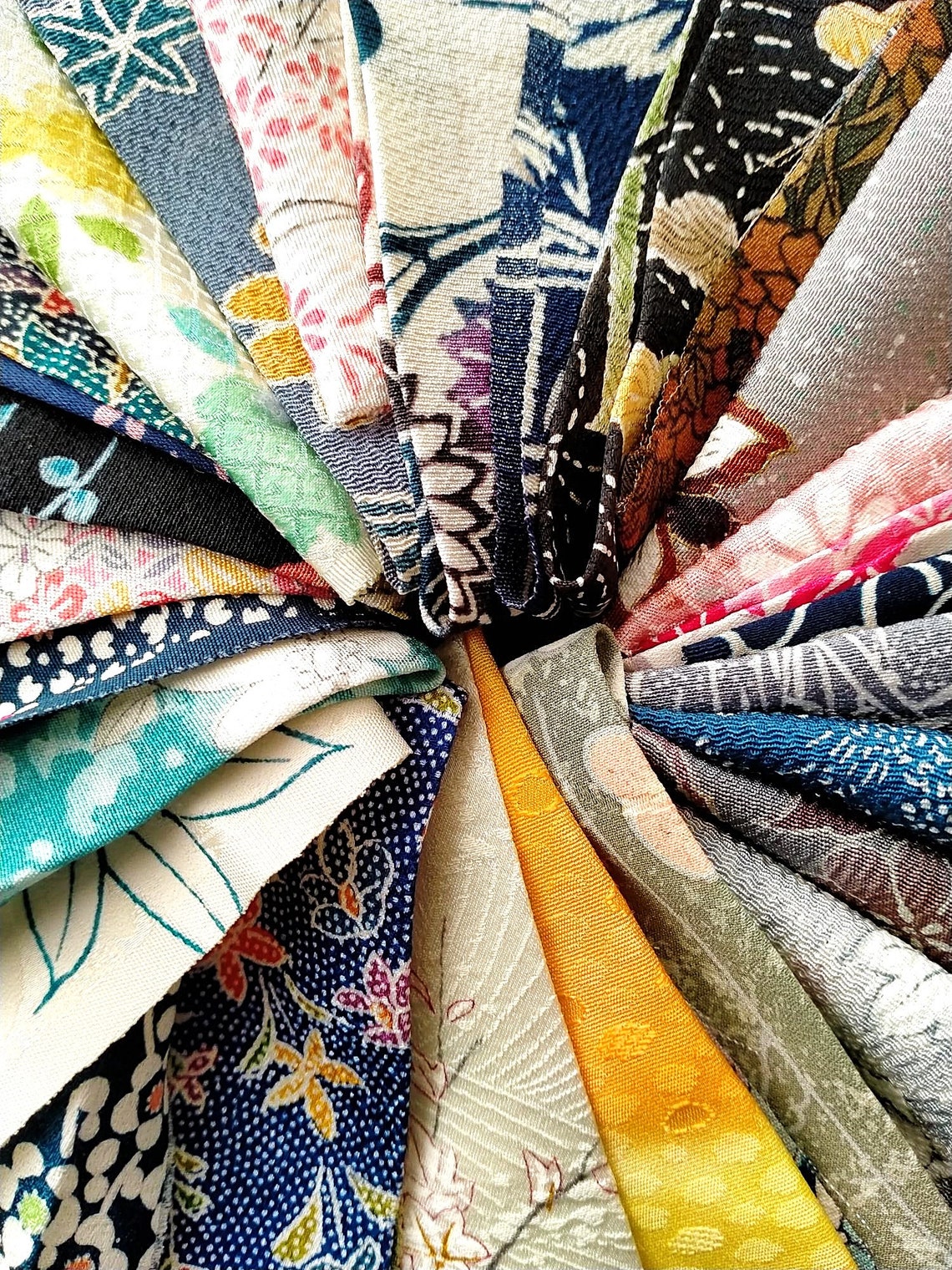 Japanese Kimono Fabric Remnant Bundle , Quilt Fabric Scraps Lot, Floral ...