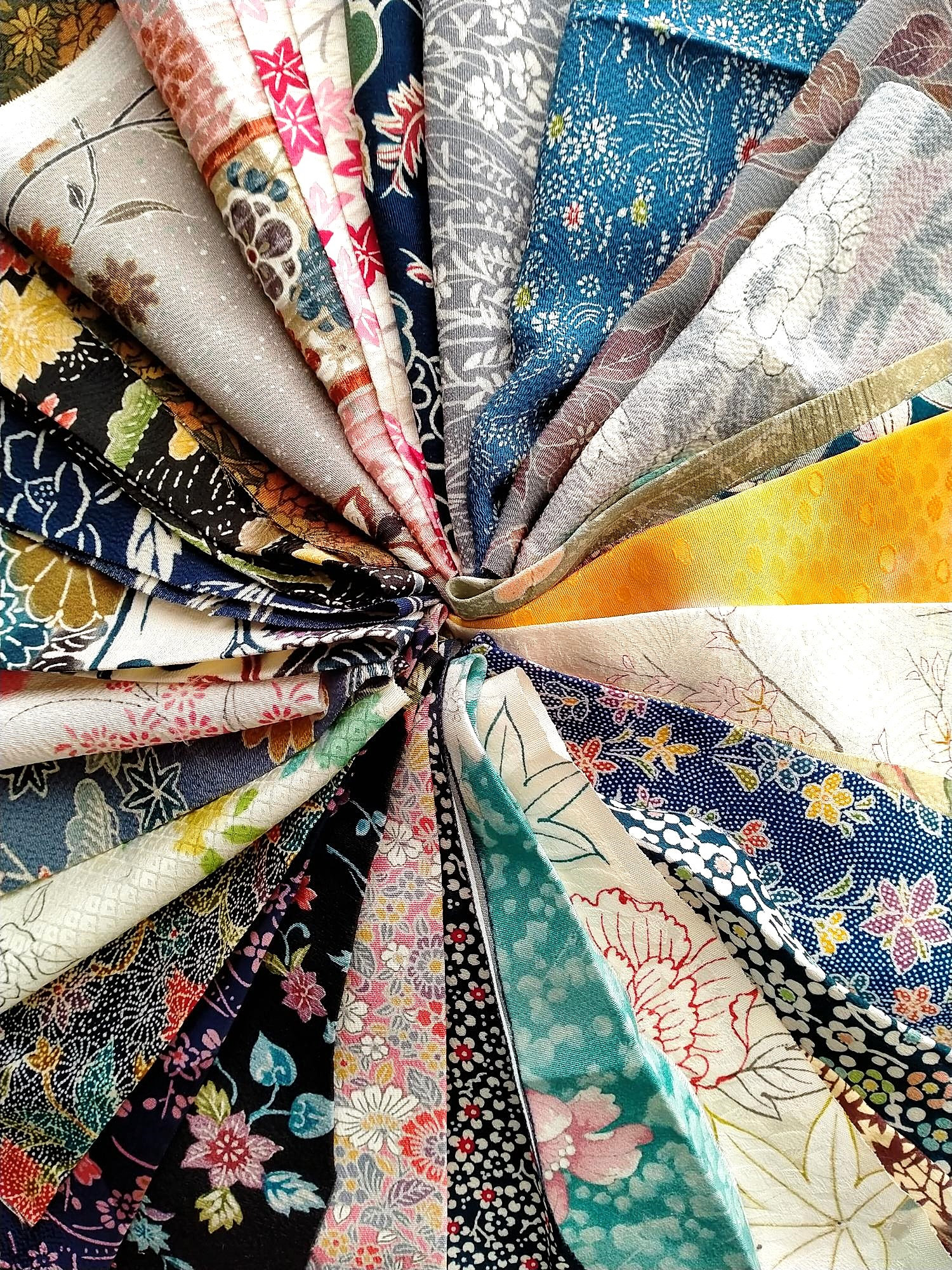 Japanese Kimono Fabric Remnant Bundle , Quilt Fabric Scraps Lot, Floral ...